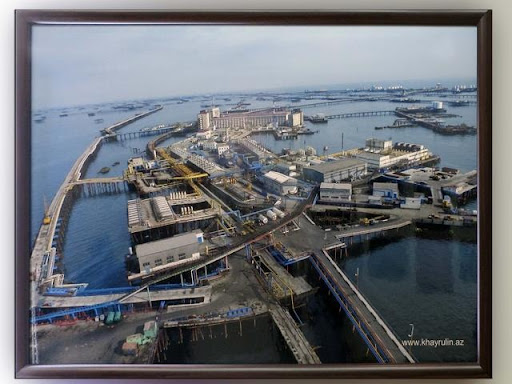 Songs Of Experience: The Bullwinkle oil platform being towed into the ...